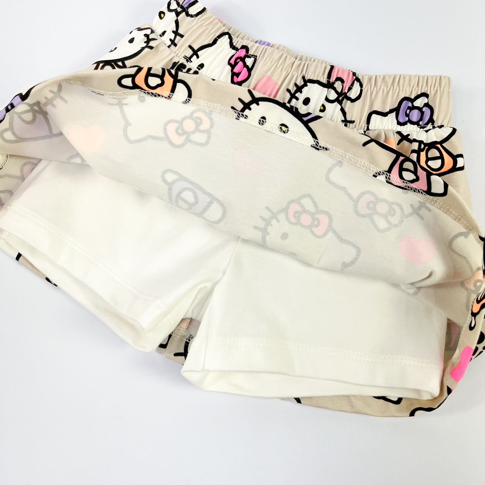 Conjunto Infantil Momi Hello Kitty especiais da Árvore Mágica Conjunto Infantil Momi Hello Kitty especiais da Árvore Mágica